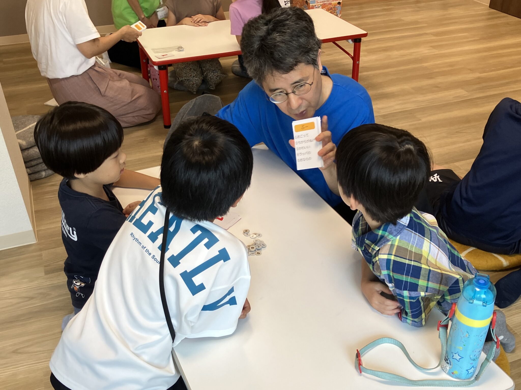 こどもたちが新作ゲームを体験💡 明日葉が運営する学童保育クラブ「ASHITA∞キッズ」で「こどものはぁって言うゲーム」のテストプレイイベントが ...